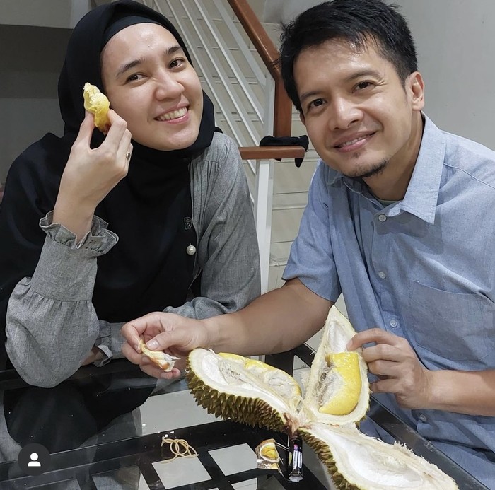 Ini Kemesraan Dimas Seto dan Dhini Aminarti Saat Makan