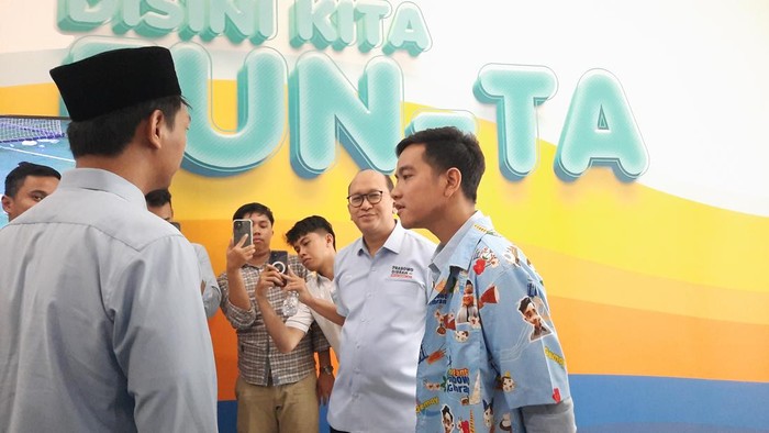 Gibran Kunjungi Sekretariat Tkn Pemilih Muda Prabowo Gibran Sebelum Ke Kpu