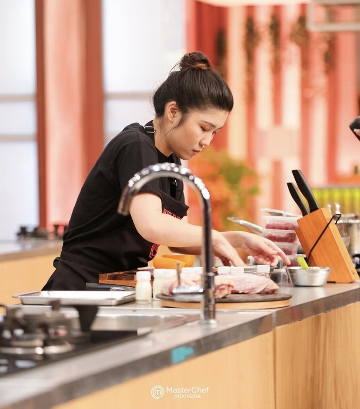 Keseruan Belinda Christina, Pemenang MasterChef Indonesia 11 Saat di Dapur