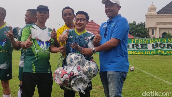 Main Bola Bareng Legenda Persebaya, Cak Imin Singgung soal Wasit Harus Adil Main Bola Bareng Legenda Persebaya, Cak Imin Singgung soal Wasit Harus Adil