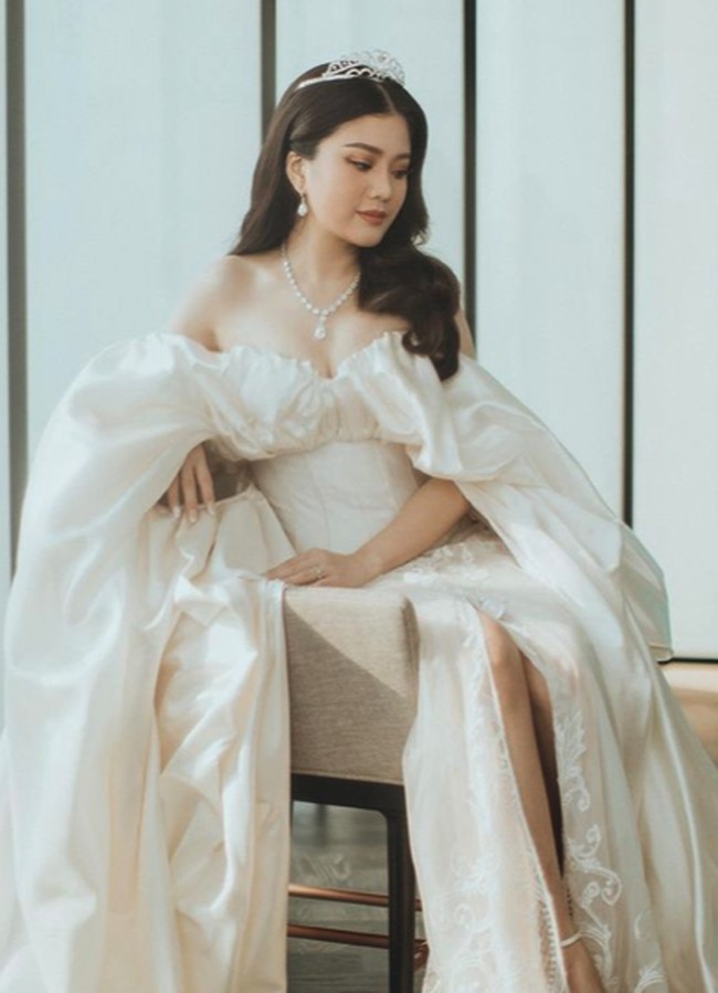 8 Foto Artis yang Tampil Cantik Pakai Mahkota Saat Nikah, Bak Putri Raja