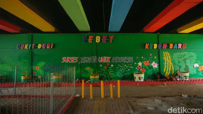 Kolong Jalan Layang Tebet Dipercantik, Nih Lihat