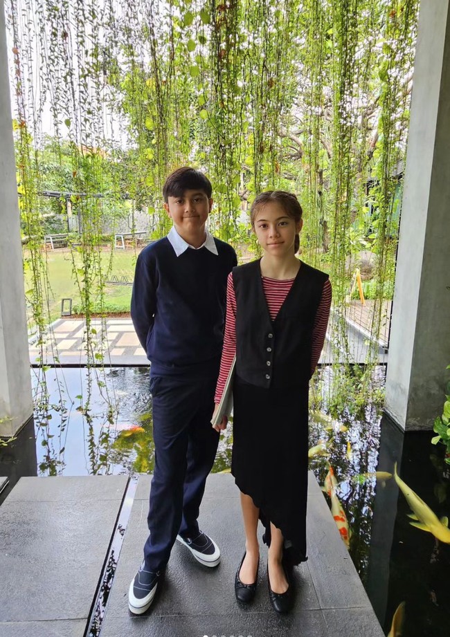 7 Potret Putra Bungsu Wulan Guritno yang Jarang Tersorot, Kini Sudah Remaja