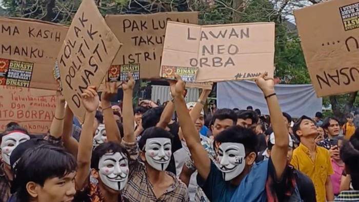 Ratusan Mahasiswa di Medan Gelar Mimbar Rakyat Tolak Politik Dinasti Ratusan Mahasiswa di Medan Gelar Mimbar Rakyat Tolak Politik Dinasti