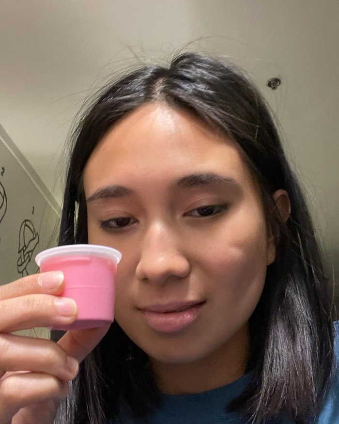 Seru! Ini Momen NIKI Saat Makan Ayam Goreng hingga BBQ