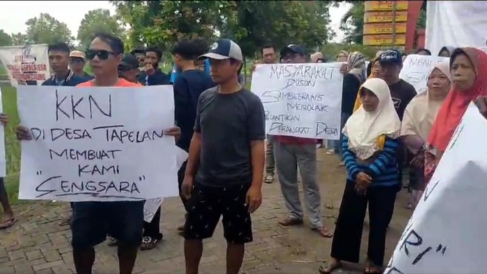 Pelantikan Perangkat Desa Tapelan Bojonegoro Diwarnai Demo Warga Pelantikan Perangkat Desa Tapelan Bojonegoro Diwarnai Demo Warga