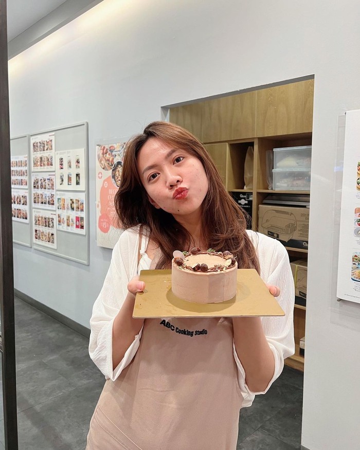 Pose Manis Shanju Eks JKT48, Istri Jonatan Christie yang Hobi Kulineran