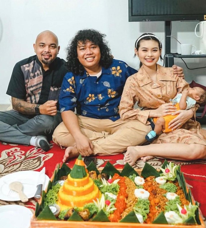 Momen Kulineran Marshel Widianto Bareng Rekan Artis