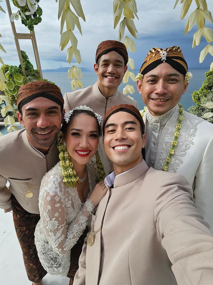 Momen Selebritas Hadiri Akad Nikah dan Resepsi Privat BCL-Tiko Aryawardhana