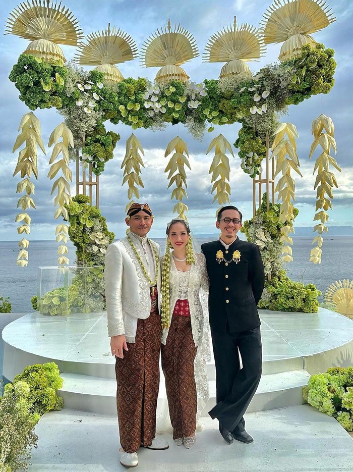 Momen Selebritas Hadiri Akad Nikah dan Resepsi Privat BCL-Tiko Aryawardhana Momen Selebritas Hadiri Akad Nikah dan Resepsi Privat BCL-Tiko Aryawardhana