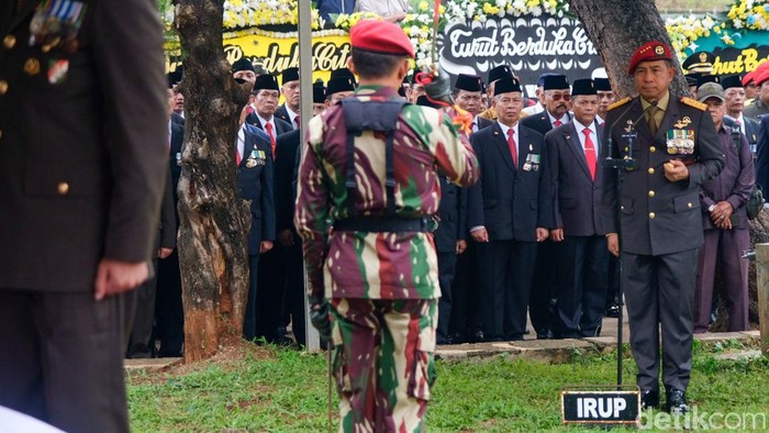 Jenazah Doni Monardo Dimakamkan Secara Militer di TMP Kalibata