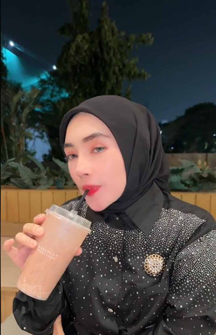 Ini Shella Saukia 'Crazy Rich Aceh' yang Suka Ngeteh di Singapura dan ...