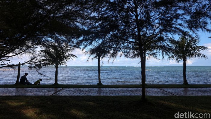Pantai Piwang, Tempat Asik Menghabiskan Sore di Natuna