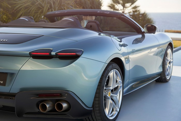Tampang Ferrari Roma Spider, Mobil Soft Top 'Buas' yang Baru Meluncur di RI