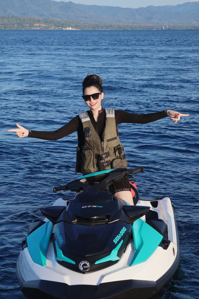 6 Potret Lisa Oktaviani Main Jetski