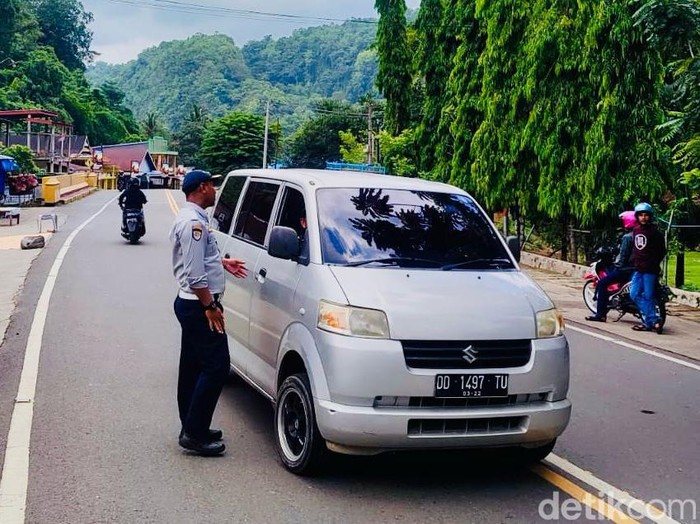 Penampakan Penutupan Total Jalan Poros Camba Maros Hari Ini Rabu 6 Desember