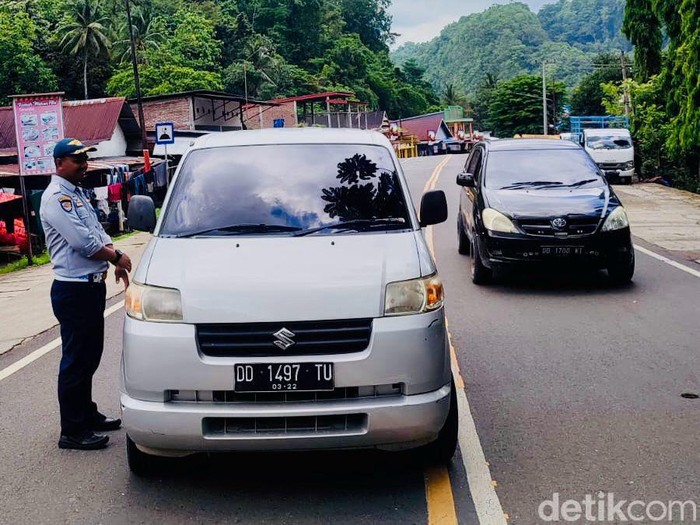 Penampakan Penutupan Total Jalan Poros Camba Maros Hari Ini Rabu 6 Desember