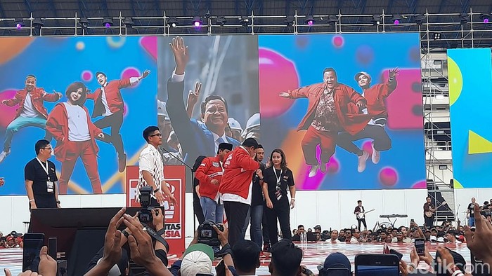 Momen Prabowo Subianto Ajak Joget Gemoy di HUT PSI Momen Prabowo Subianto Ajak Joget Gemoy di HUT PSI