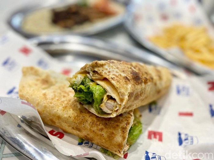 Ada Iskender Kebab dan Kebab Wrap Turki yang Gurih di Resto Kekinian Ini