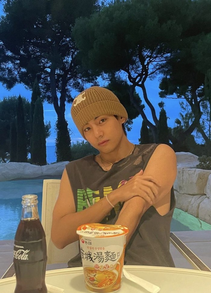 V BTS Resmi Wamil, Sebelumnya Pamer Momen Kulineran Seru