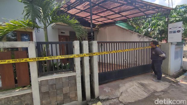 Jatim Sepekan: Sekeluarga Bunuh Diri-Eks Mahasiswi UB Loncat dari Lantai 12 Jatim Sepekan: Sekeluarga Bunuh Diri-Eks Mahasiswi UB Loncat dari Lantai 12