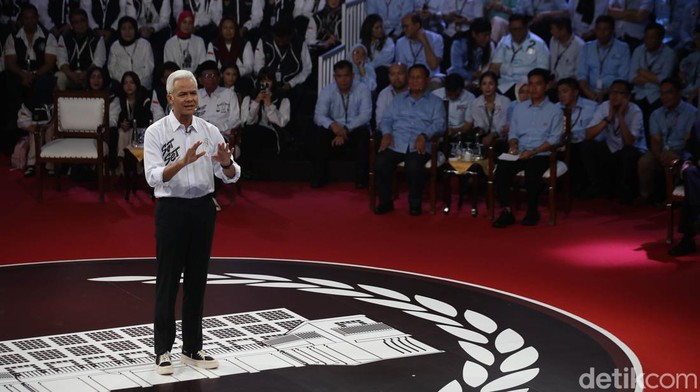 Foto-foto Ganjar Paparkan Visi Misi di Debat Pilpres 2024 Foto-foto Ganjar Paparkan Visi Misi di Debat Pilpres 2024