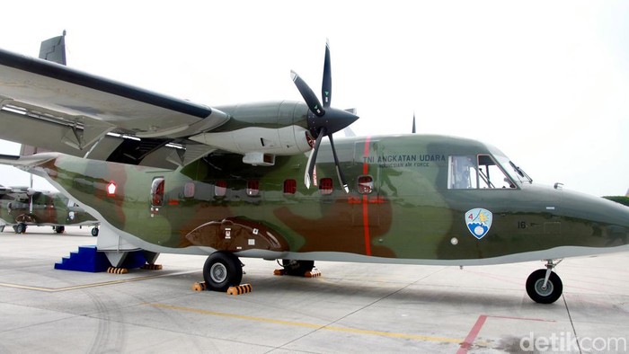 Penampakan Pesawat NC212i yang Diserahkan Prabowo ke TNI AU