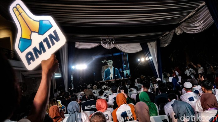 Potret Kemeriahan Nobar Debat Pilpres di Posko Timnas AMIN