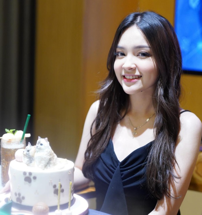 Eca Aura yang Hobi Kulineran Ini Dikabarkan Dekat dengan Alam Ganjar