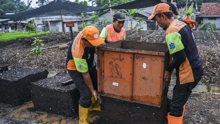 Menyaring Sampah Ciliwung Berbuah Kompos dan RDF