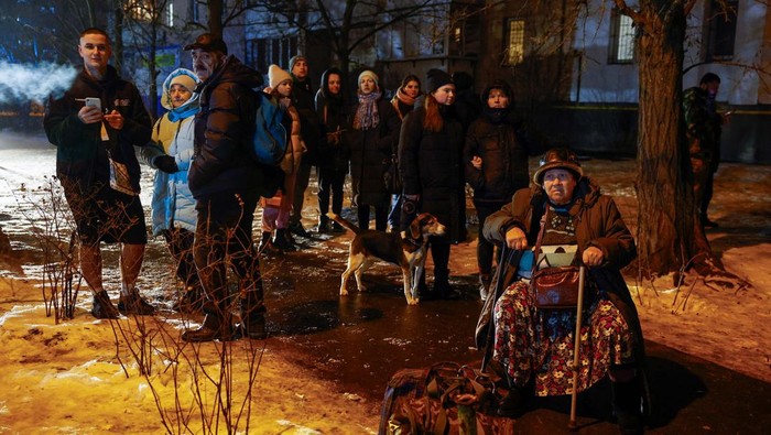 Rudal Rusia Hantam Kompleks Apartemen di Kyiv Rudal Rusia Hantam Kompleks Apartemen di Kyiv