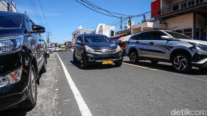 Unik, Innova hingga Mobilio Jadi 'Angkot' di Tobelo
