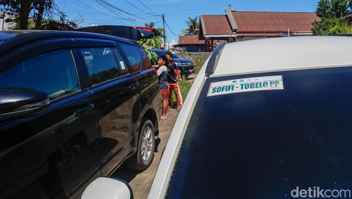 Unik, Innova hingga Mobilio Jadi 'Angkot' di Tobelo