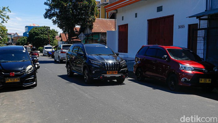 Unik, Innova hingga Mobilio Jadi 'Angkot' di Tobelo