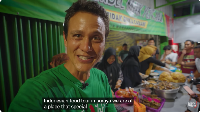Mark Wiens Kepincut Kuliner Pedas Surabaya, Cicip Nasi Tongkol dan Ayam ...