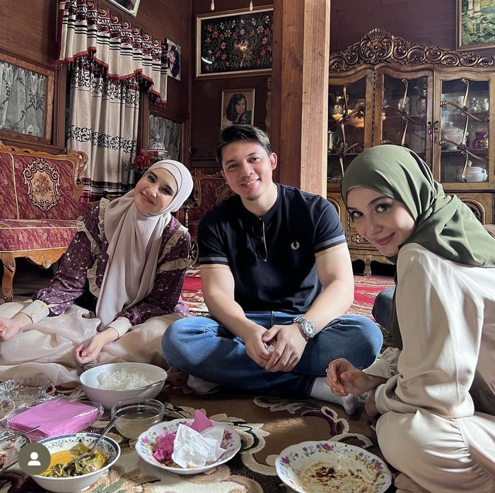 Seru! Momen Irwansyah Makan Bareng Zaskia Sungkar dan Temannya