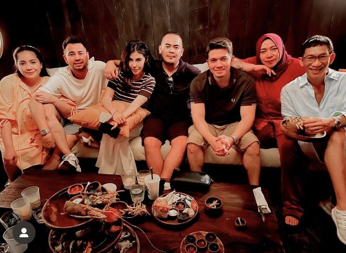 Seru! Momen Irwansyah Makan Bareng Zaskia Sungkar dan Temannya