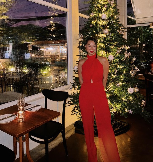 7 Potret Jennifer Bachdim Christmas Dinner Bareng Timnya, Sambil Momong ...