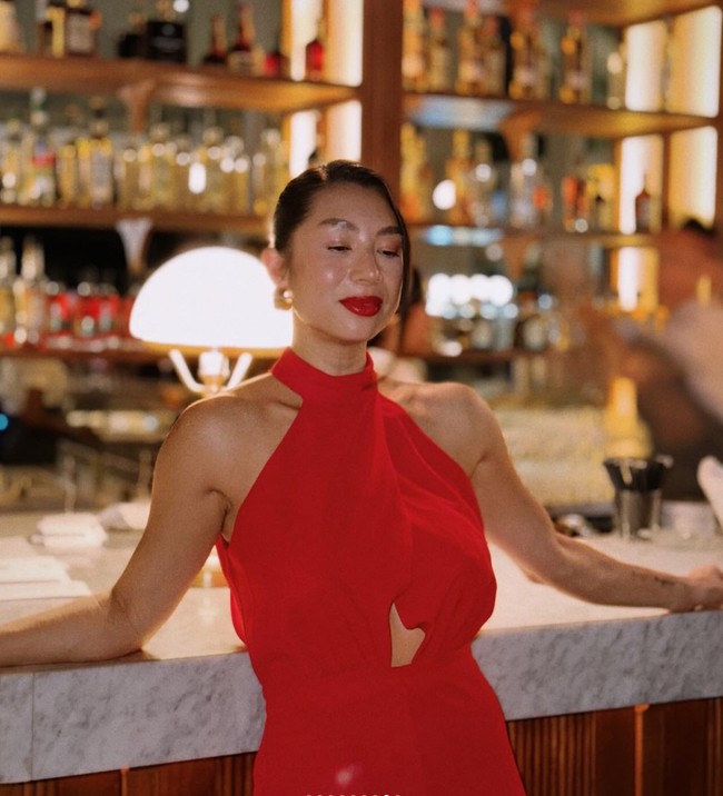 7 Potret Jennifer Bachdim Christmas Dinner Bareng Timnya, Sambil Momong ...