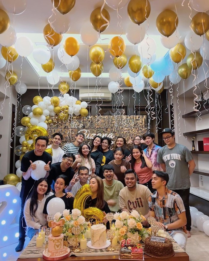 Pose Keren Susan Sameh saat Nikmati Dessert