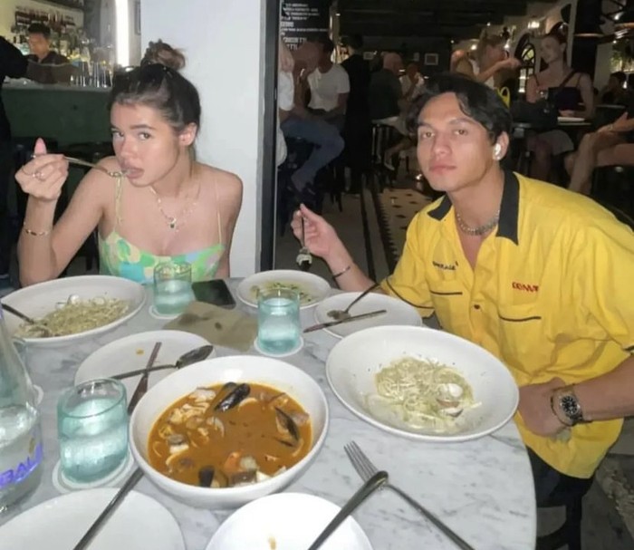 Liburan ke Jepang, Jefri Nichol dan Maria Theodore Santap Sashimi dan Wagyu