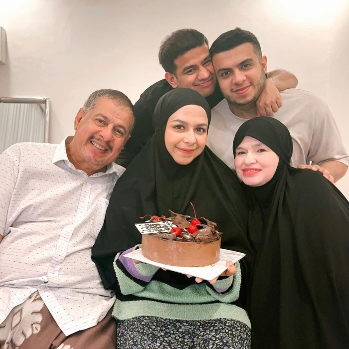 Momen Seru Fadil Jaidi Kulineran Bareng Pak Muh dan Rafathar