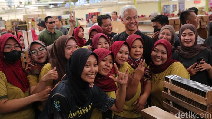 Ganjar Temui Perempuan-perempuan Kretek di Yogya