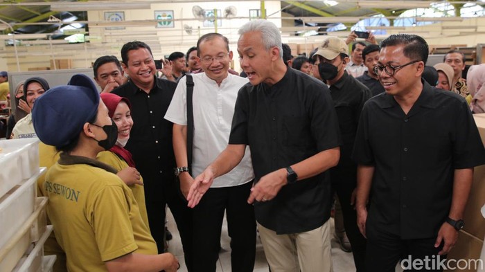 Ganjar Temui Perempuan-perempuan Kretek di Yogya