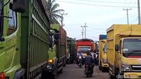Jalan Lintas Batanghari Macet Panjang, Ini Penyebabnya