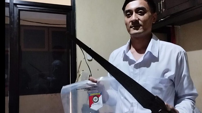 Ayah yang Gergaji Tangan Anak hingga Hampir Putus Jadi Tersangka! Ayah yang Gergaji Tangan Anak hingga Hampir Putus Jadi Tersangka!