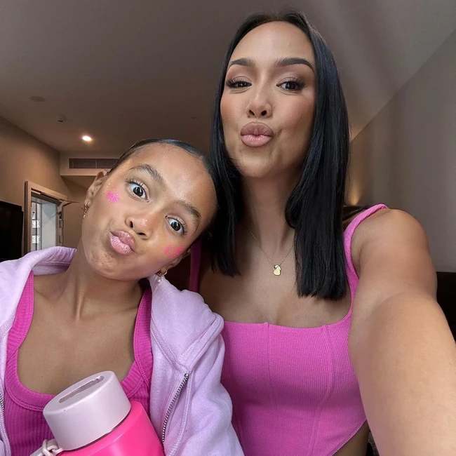 7 Potret Deja Clark, Remaja 12 Tahun yang Putus Sekolah untuk Jadi ...