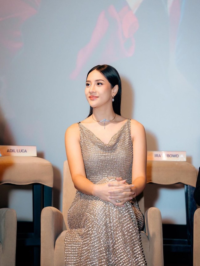 6 Pesona Anya Geraldine Tampil Glamor di Gala Premiere 'Layangan Putus'