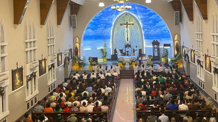 Ibadah Misa Malam Natal di Gereja Katedral Medan Berjalan Khusyuk Ibadah Misa Malam Natal di Gereja Katedral Medan Berjalan Khusyuk