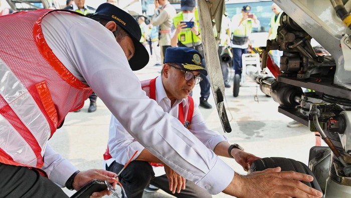 Kawal Nataru, Menhub Cek Bandara Soetta hingga Roda Pesawat